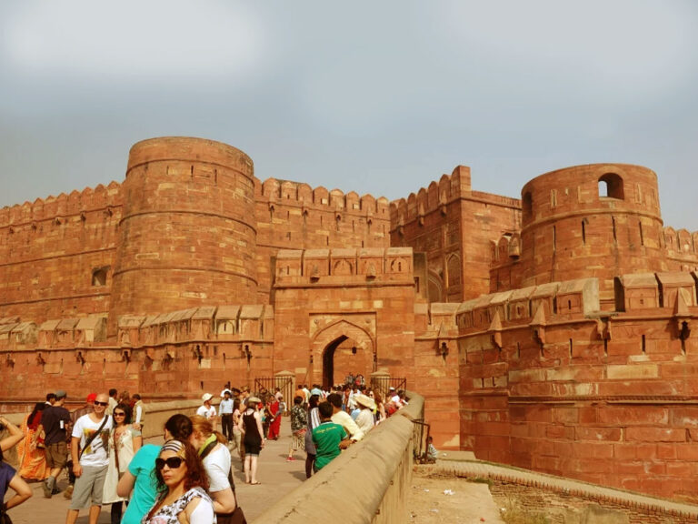 How to Spend a Taj Mahal Day Tour in Agra: The Best Itineraries Ever?